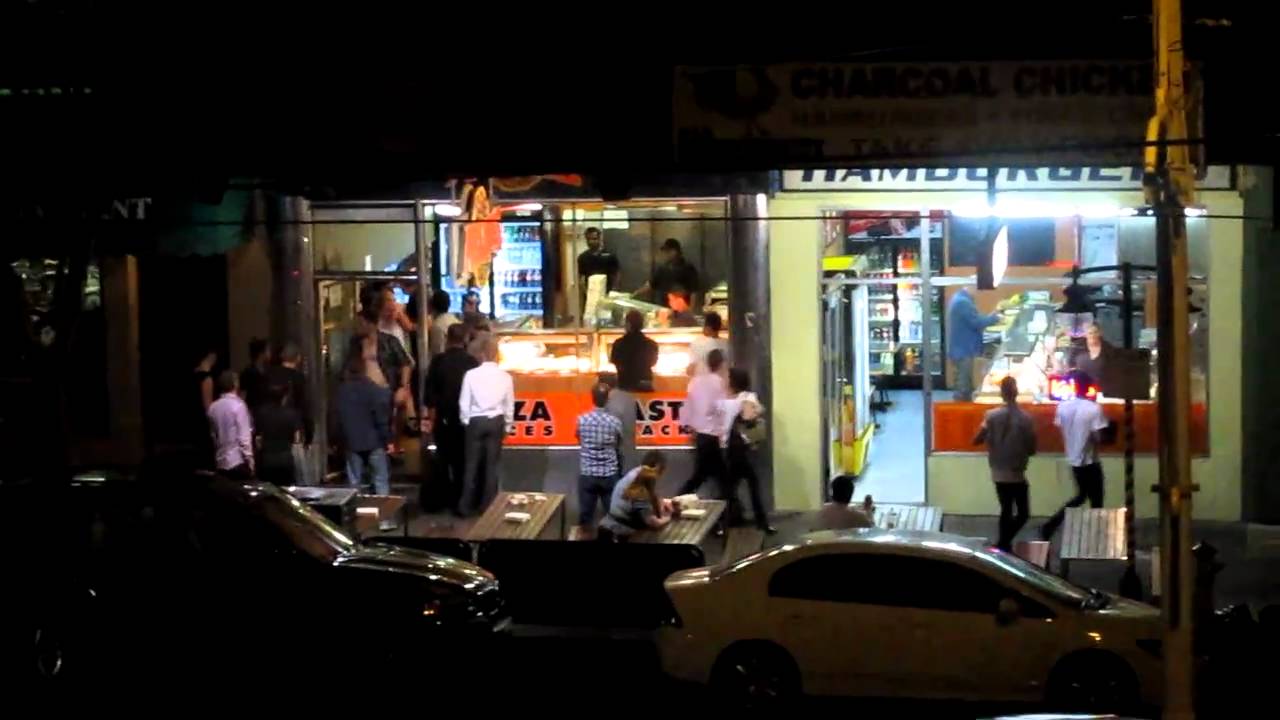 Unbelievable restaurant fight in Melbourne - YouTube