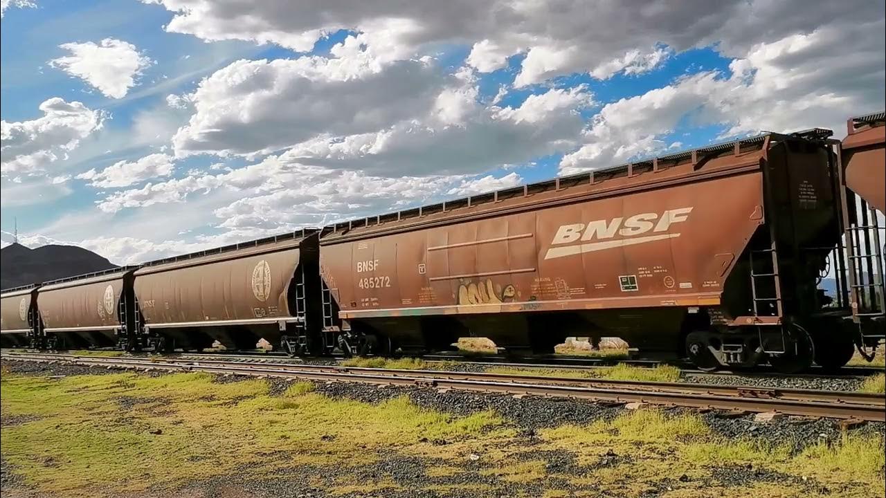 Granelero de Ferromex con locomotoras Unión Pacific y Unidades del BNSF - YouTube