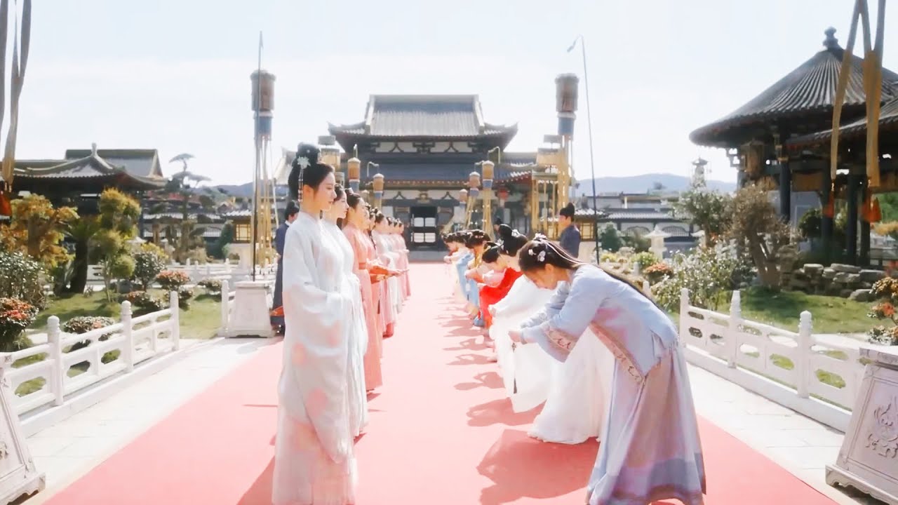 Humble girl who was looked down upon became the most noble queen in the ...