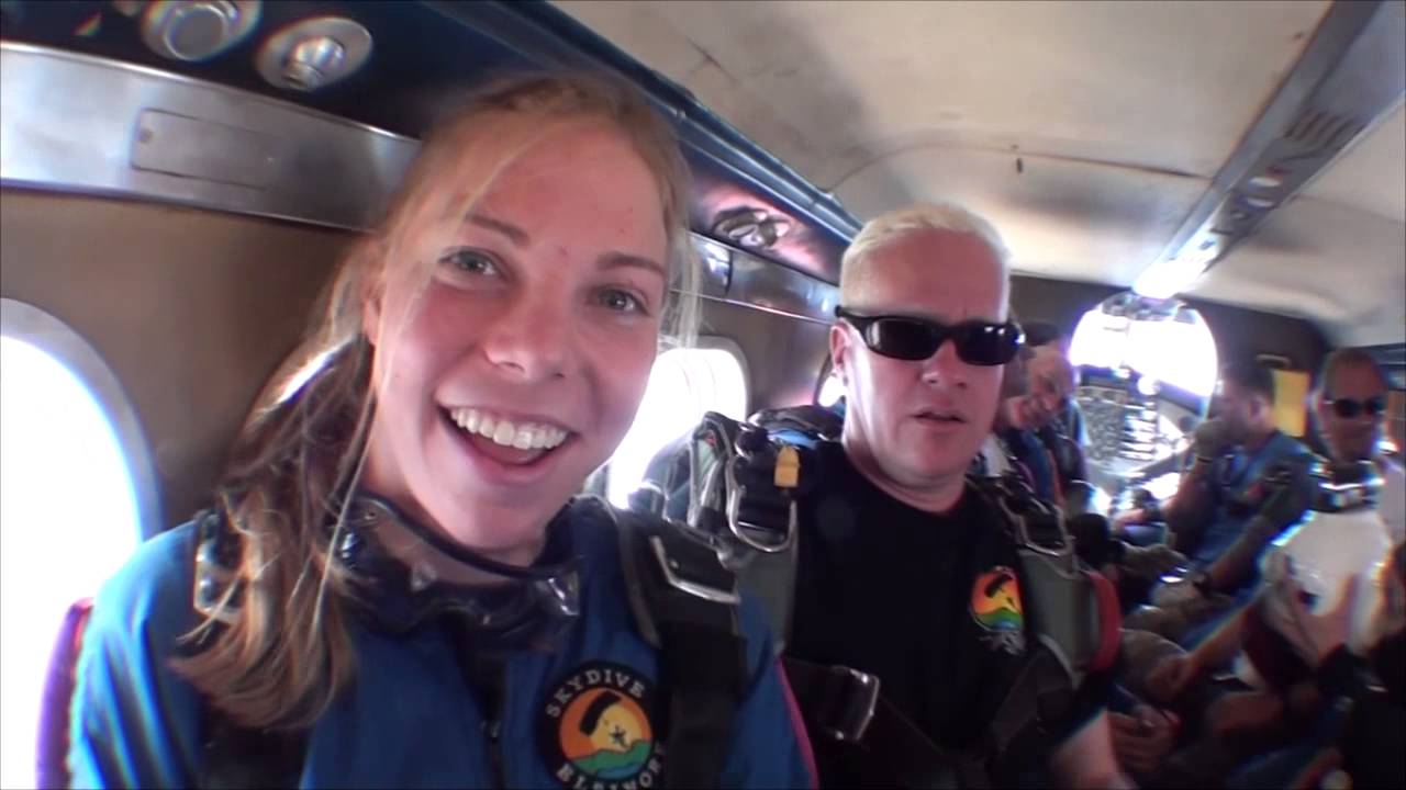 Grace Privett Skydiving at Skydive Elsinore - YouTube