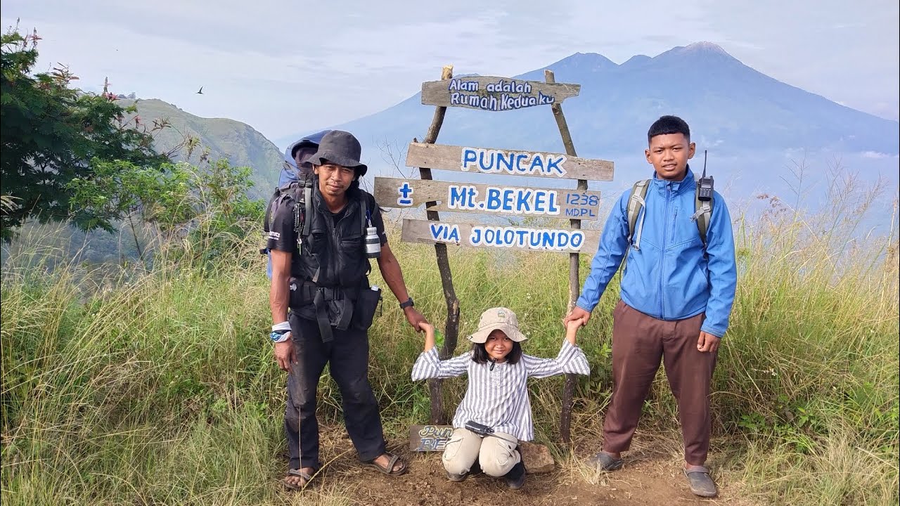 Mendaki dan Menjelajah Bukit Bekel Via Jalur Utara - YouTube