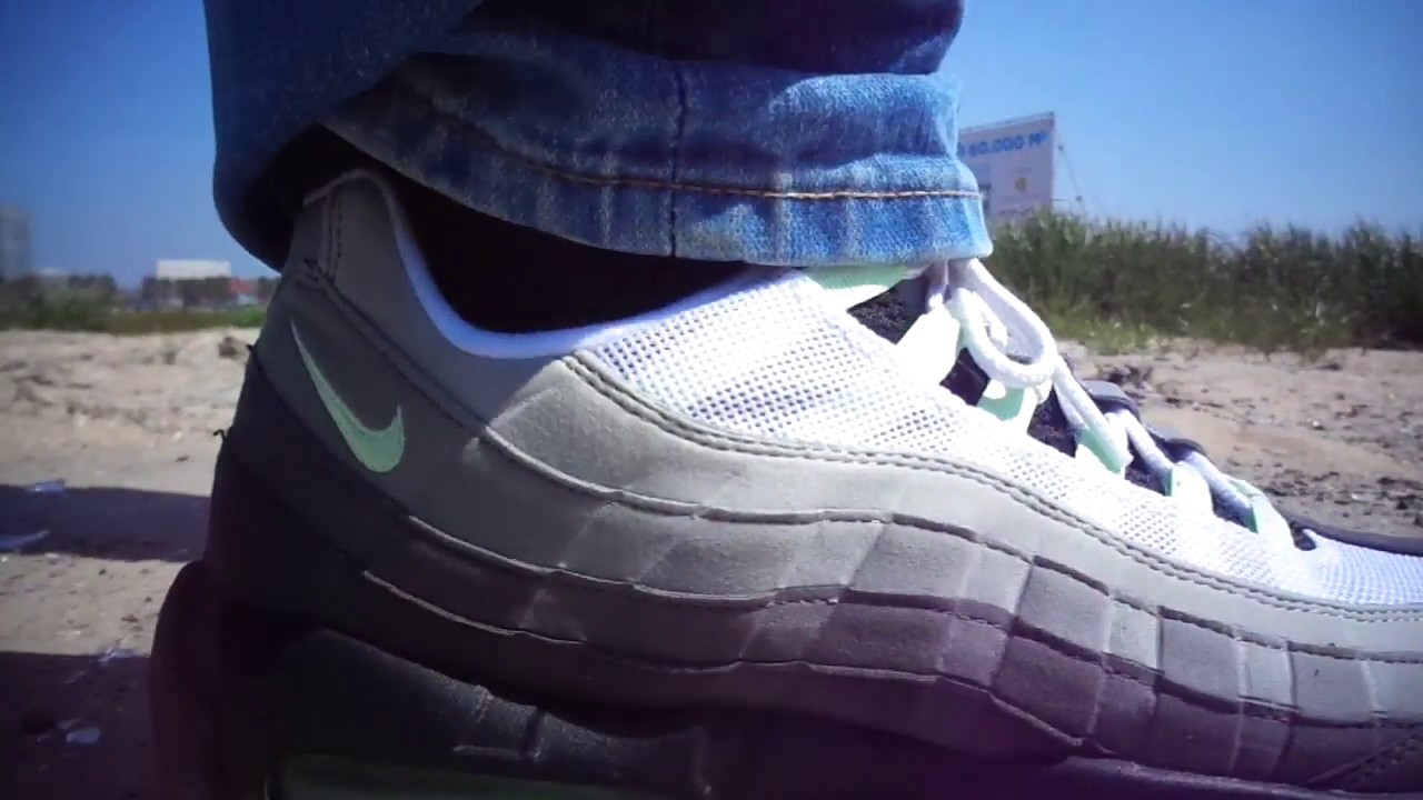 Nike Air Max 95 stomp, trample and destroy some wine glasses - YouTube