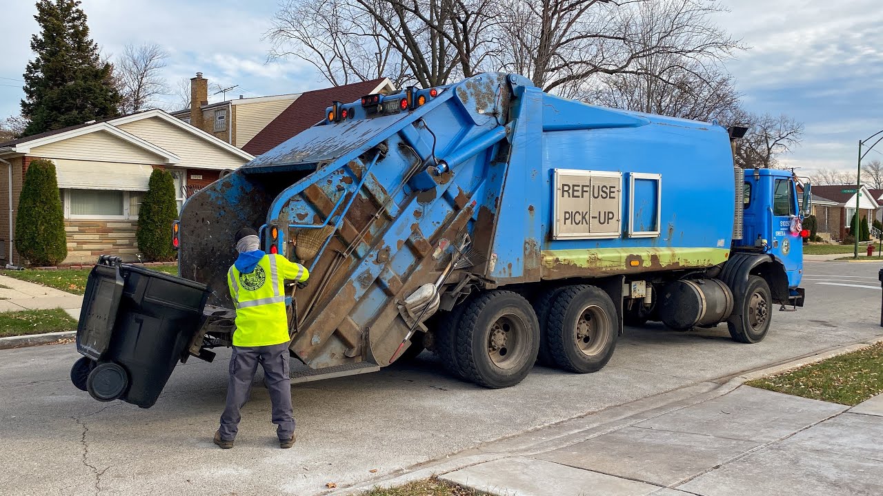 City of Chicago Streets & Sanitation Autocar WX Loadmaster Rear Loader ...