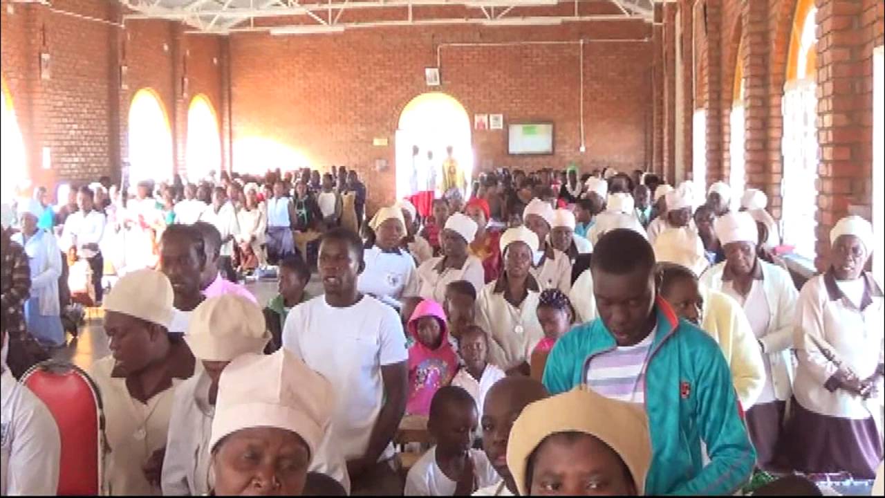 Zimbabwe Catholic Ndebele Songs - Ngihawukela - YouTube