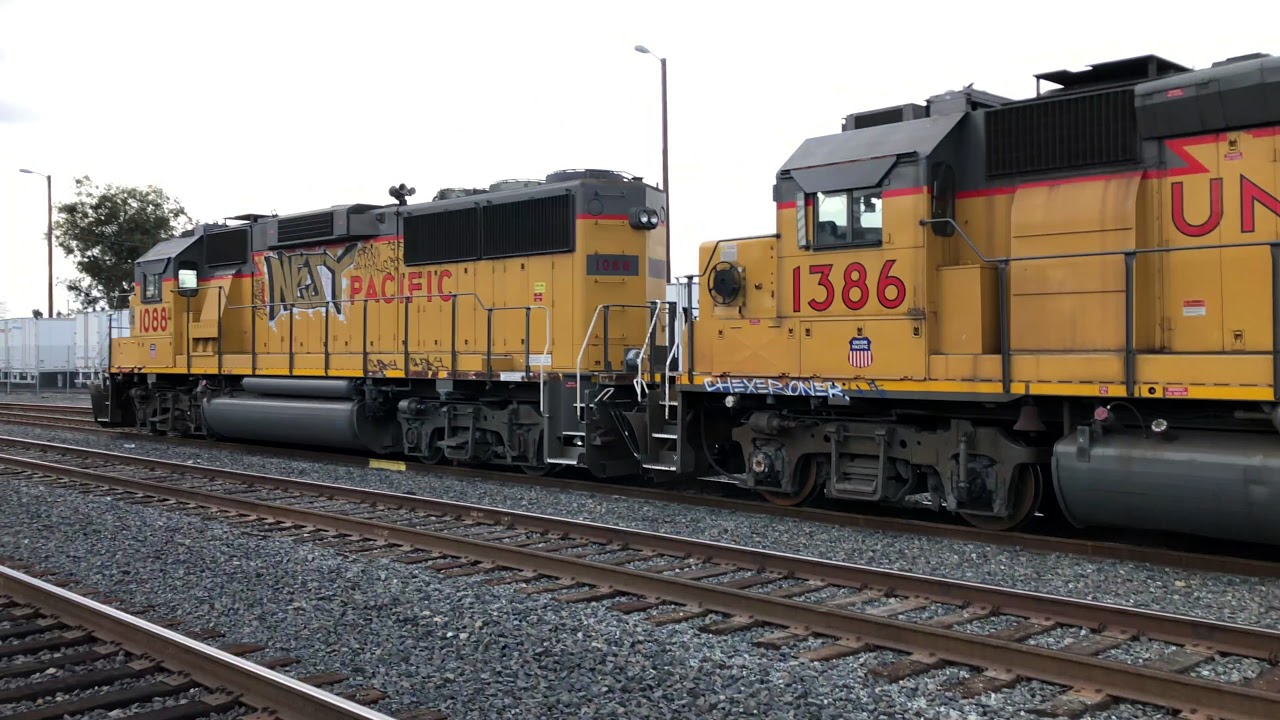 Union Pacific switching trains - YouTube