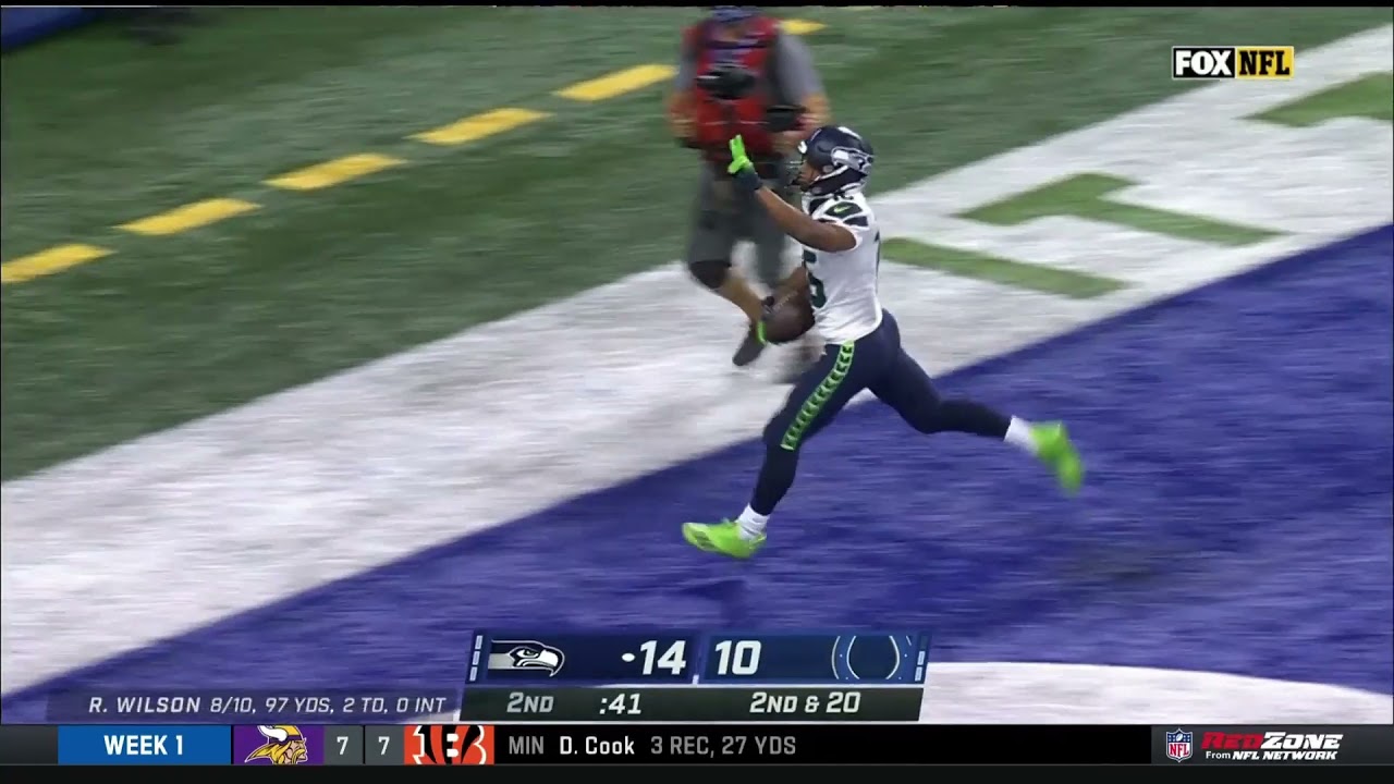 Russell Wilson Throws a 69 Yard Touchdown to Tyler Lockett - YouTube