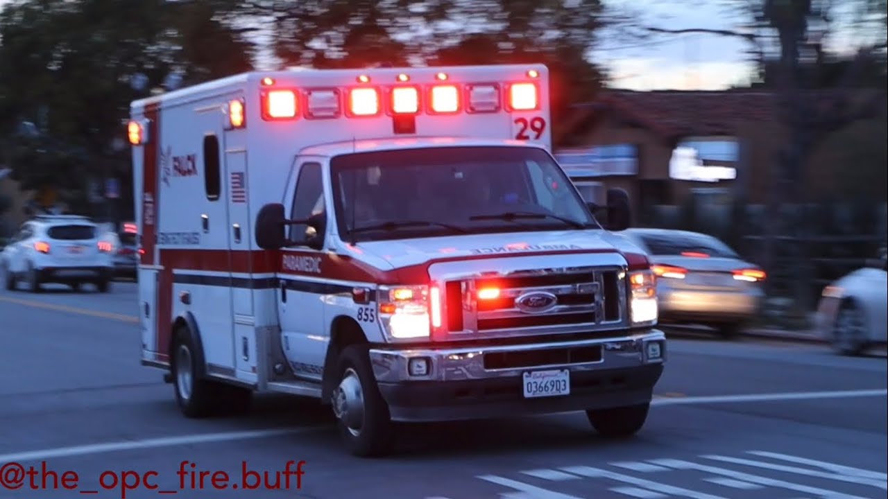 Falck San Diego Medic 29 responding - YouTube