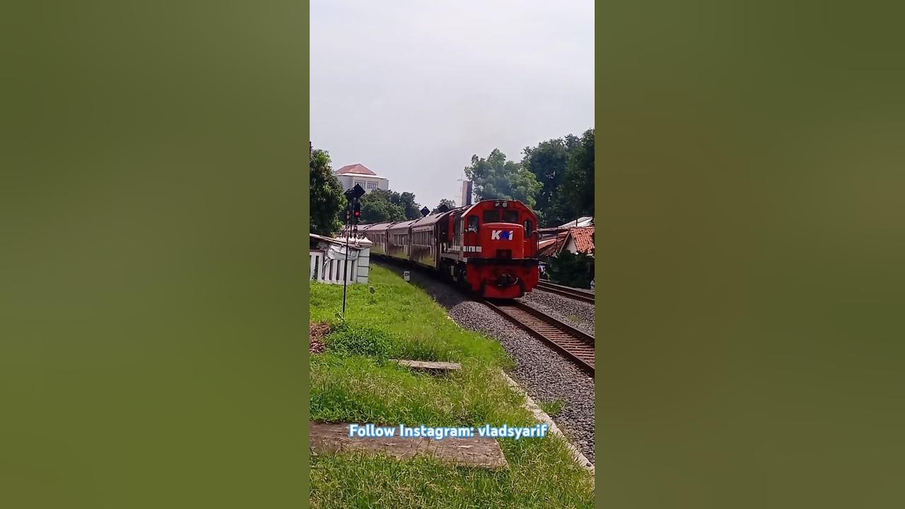 Kereta Java Priority berjalan perlahan meninggalkan Kota Cirebon - YouTube