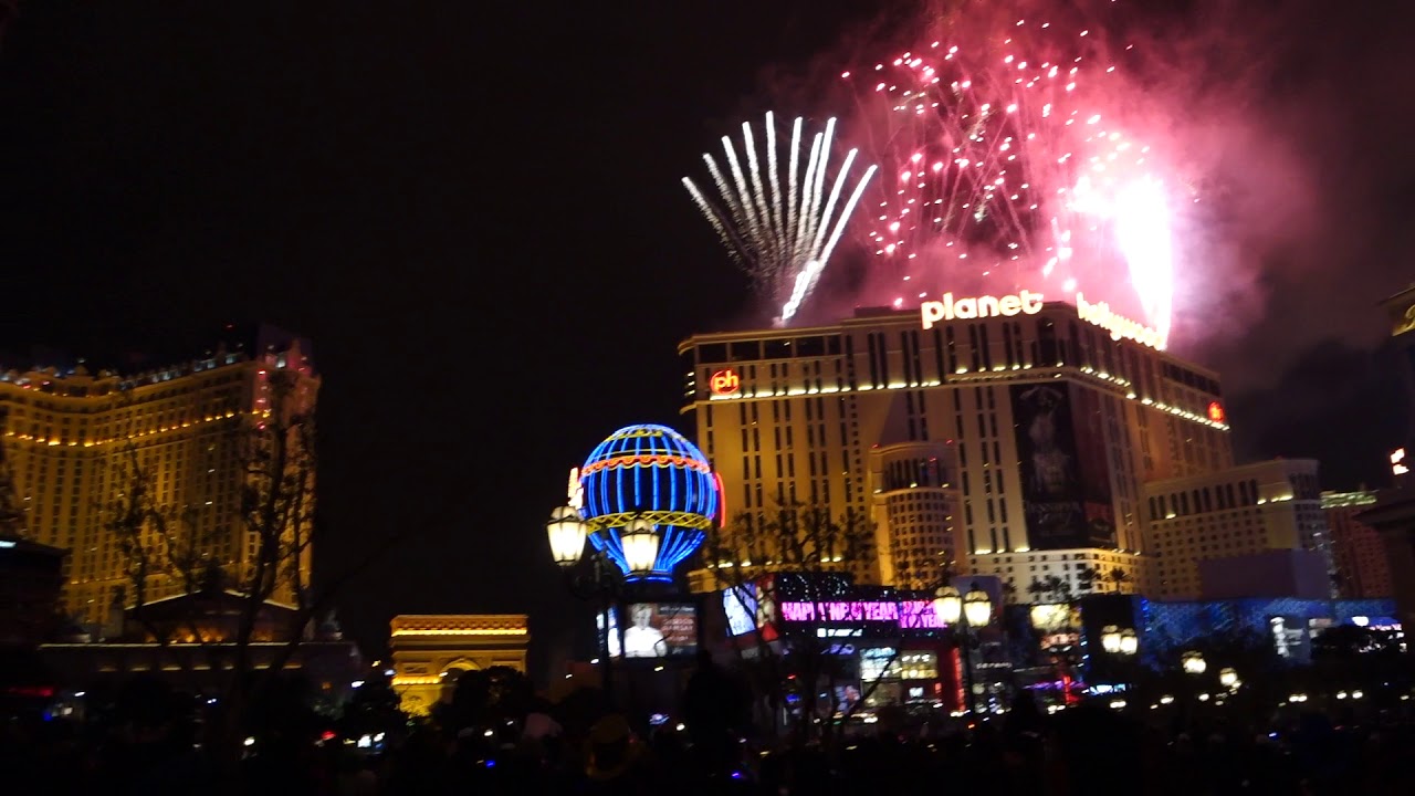 Las Vegas NEW YEAR'S EVE Count Down & Fireworks from Bellagio Casino ...