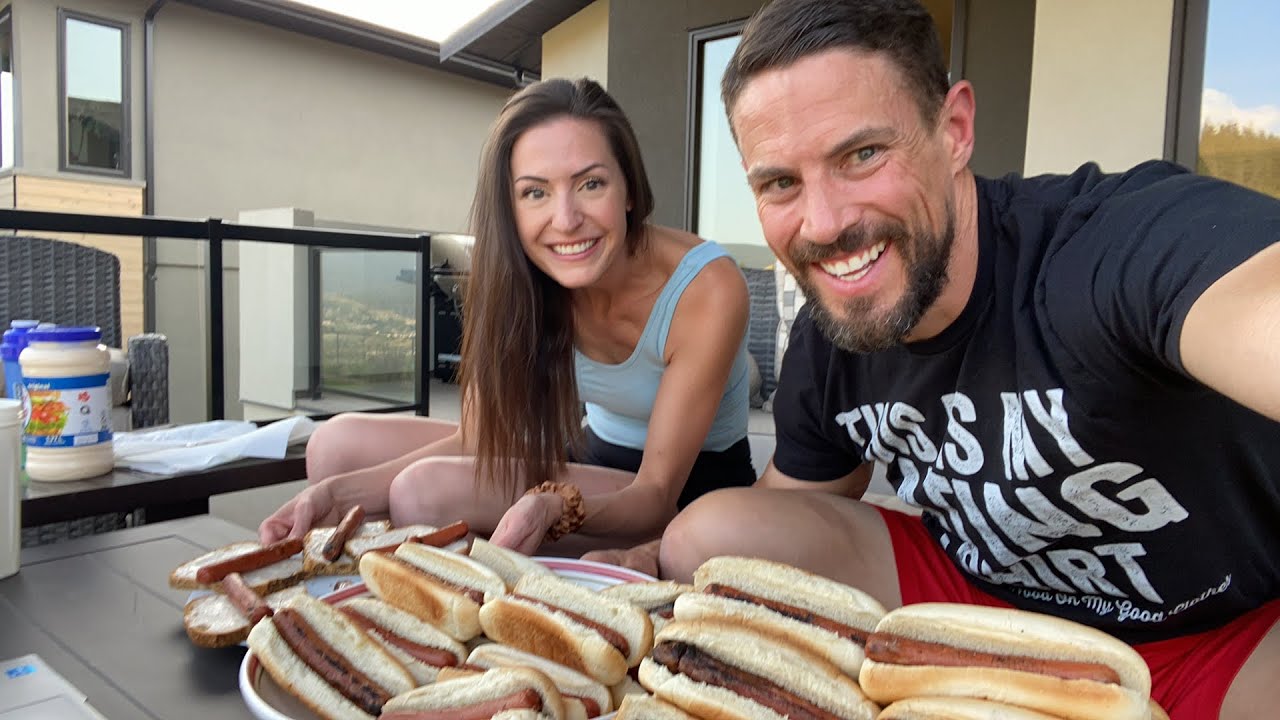 Scott Eats Vs Sarah HOT DOG EATING CONTEST!! - YouTube