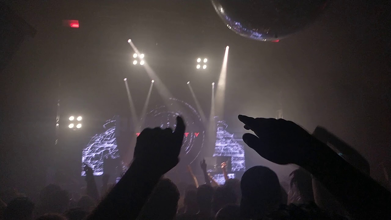Pendulum Trinity @ Home Sydney - ABC theme remix - YouTube