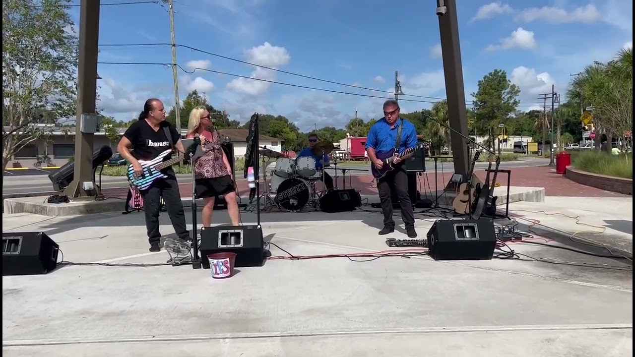 Strutt Dance band, Covering Separate ways - YouTube