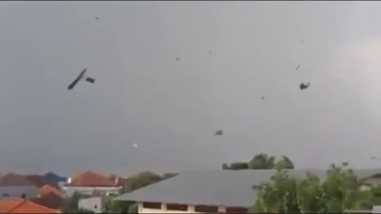 Extreme Tornado Compilation ! Scary moment caught on Camera HD - YouTube