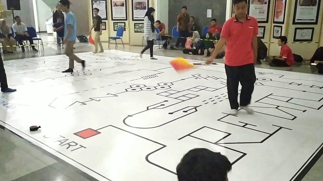 Lomba Robot Line Follower Credia UIN MAULANA MALIK IBRAHIM - YouTube