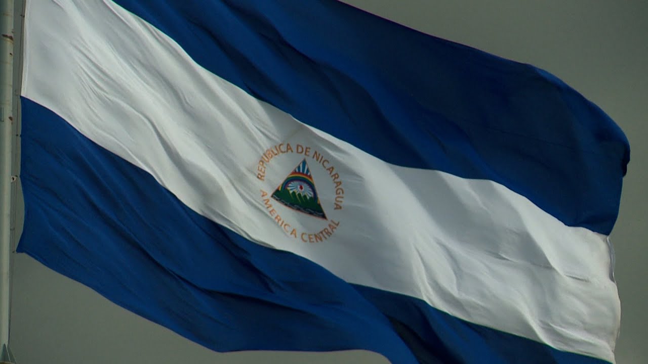 Comuna de Managua rinde homenaje a la Bandera en su día - YouTube