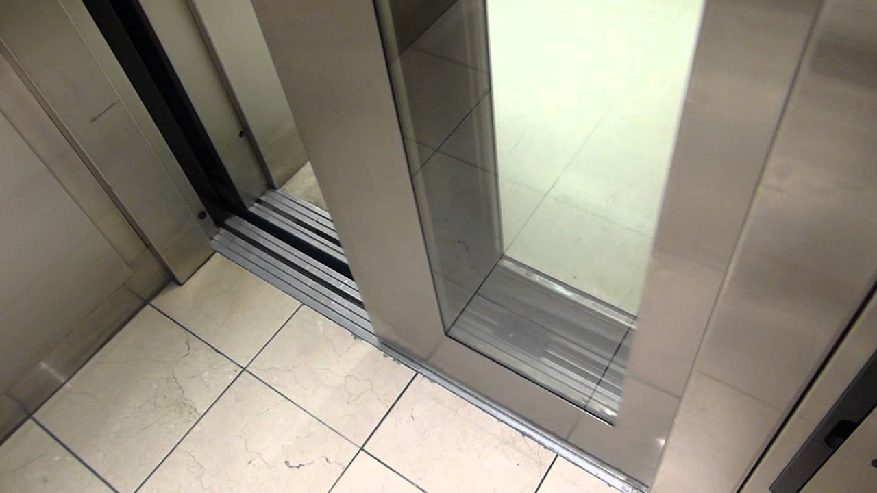 Dover Impulse Hydraulic Elevator at Zara, Robson Street - Vancouver BC ...