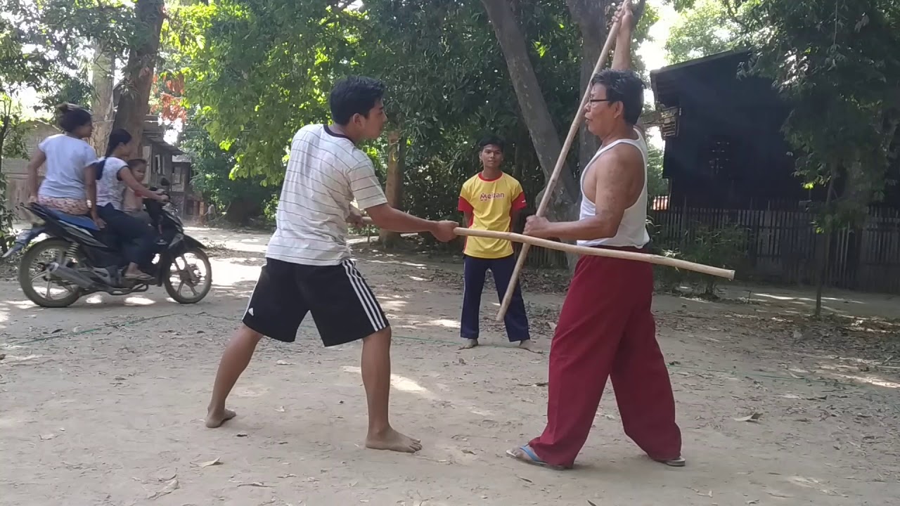Long Stick Fighting by Short - YouTube