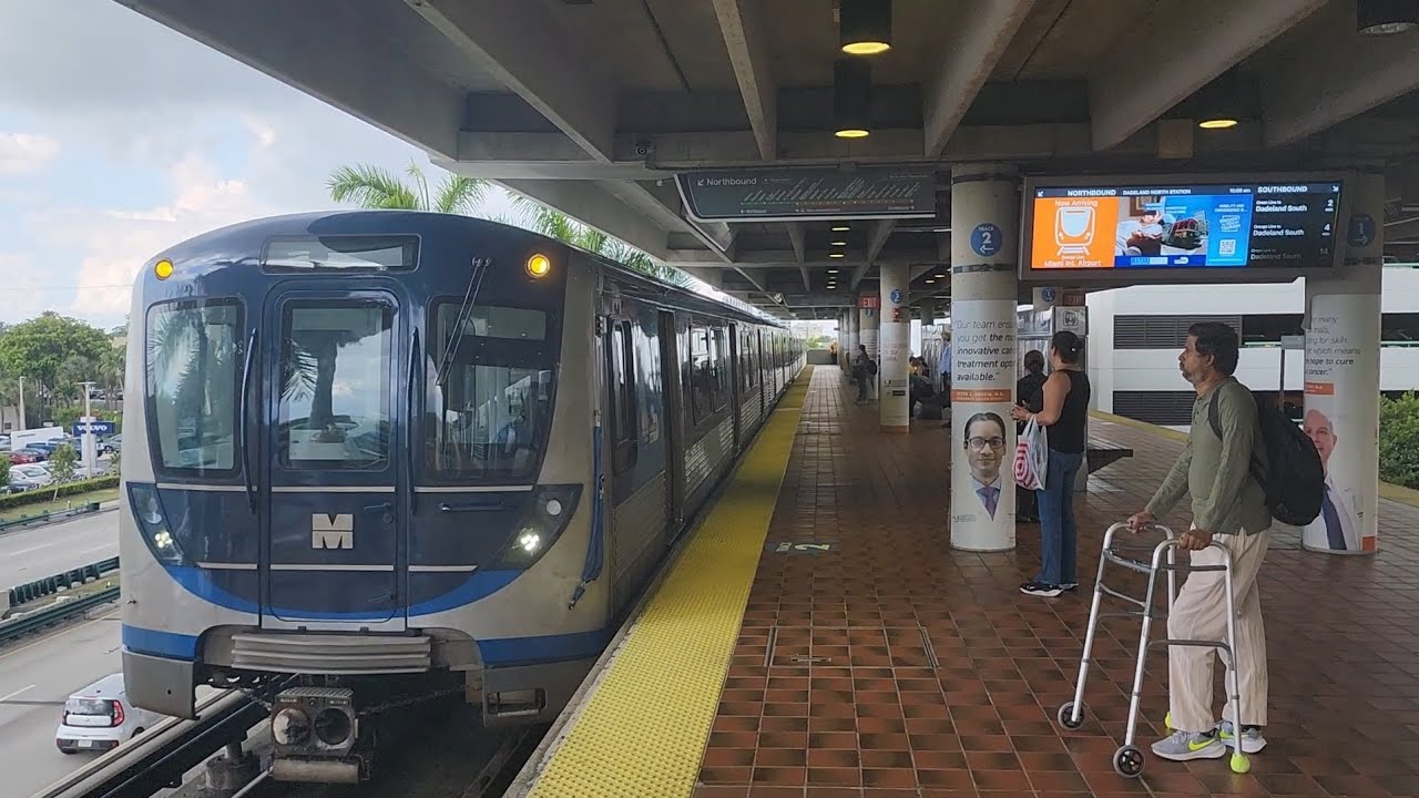 Miami Metrorail Northbound Orange Line Train ride from Dadeland North ...