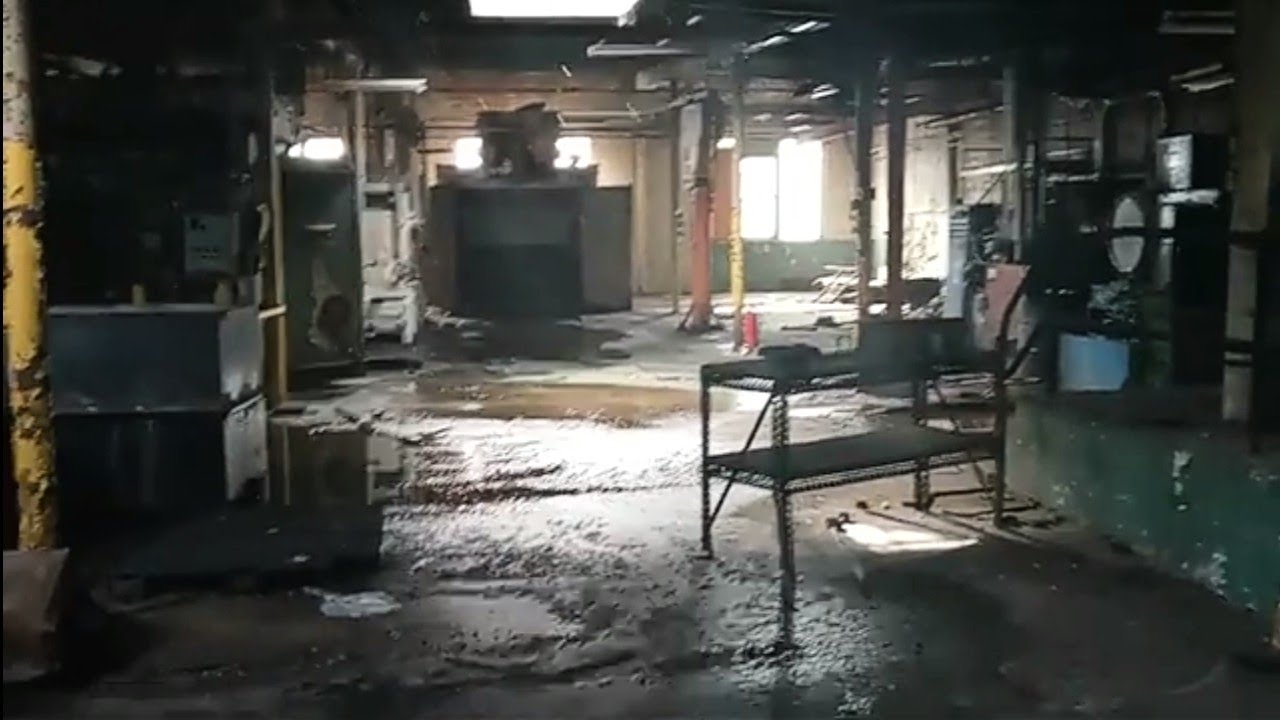 CrAzY Abandoned Warehouse!!! - YouTube