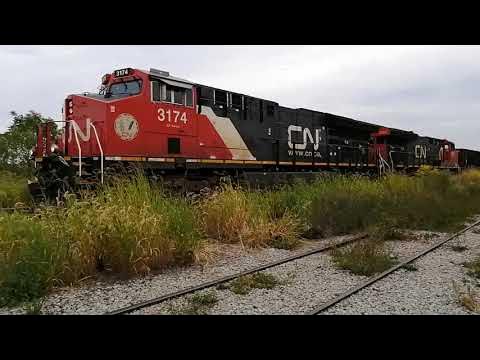 CN 422 on a Mid September Morning. - YouTube