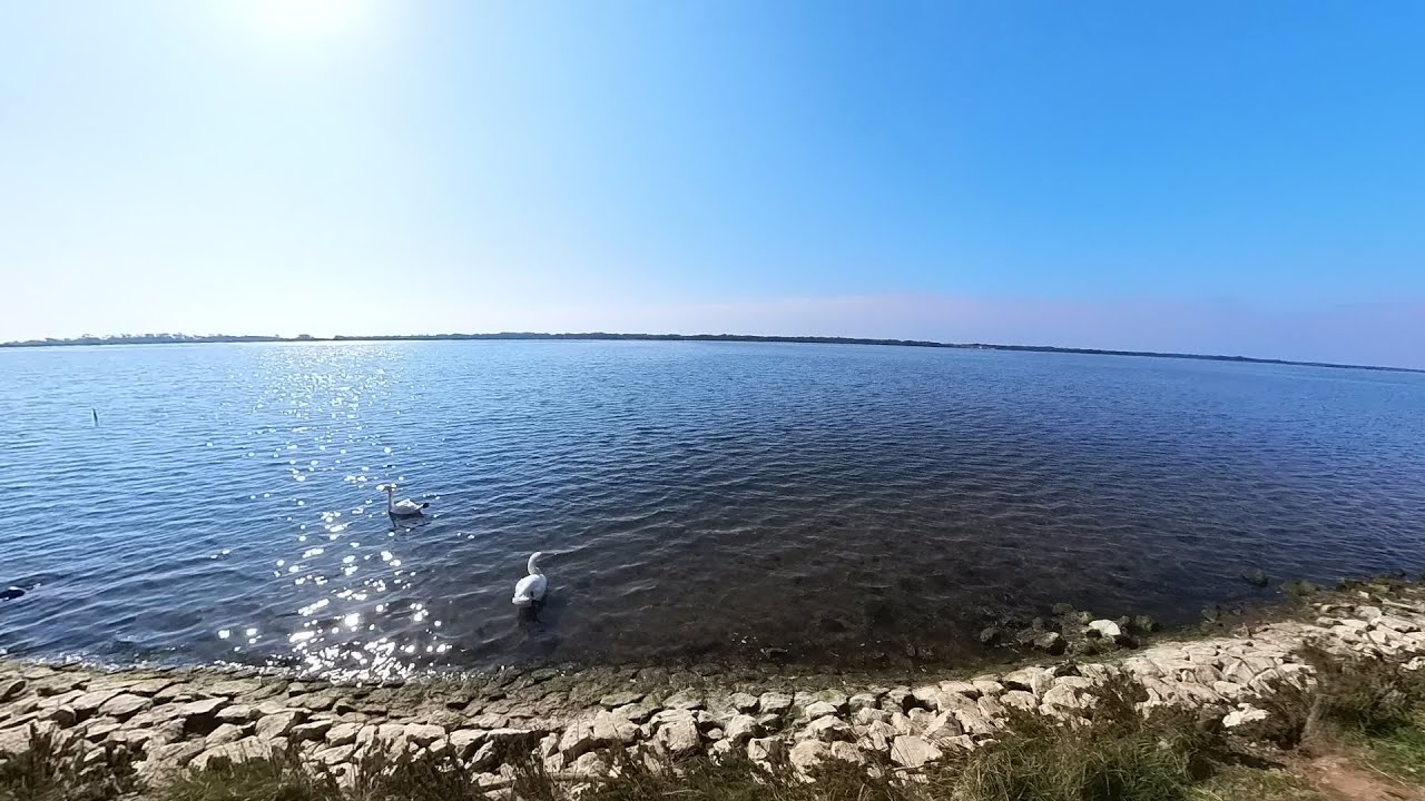 LAGO DI FOGLIANO,CON VISTA SUL BORGO - YouTube