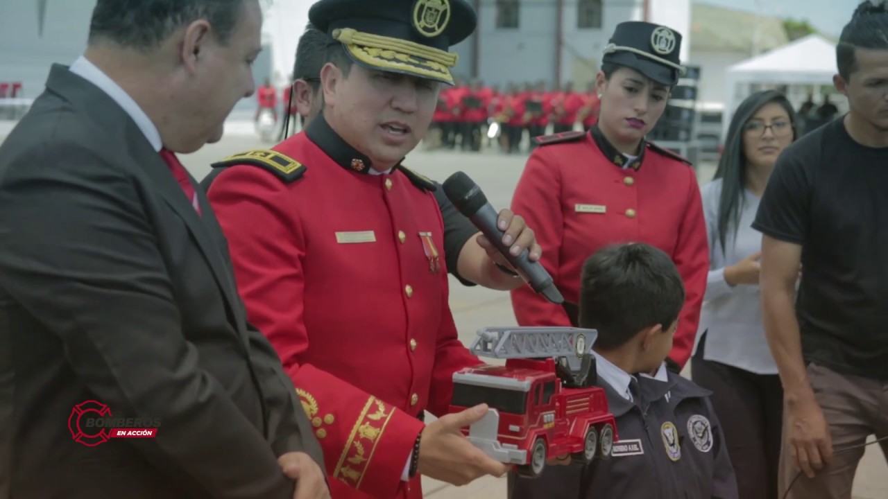 Bomberos Quito con nuevos vehículos de emergencia al servicio de la ...