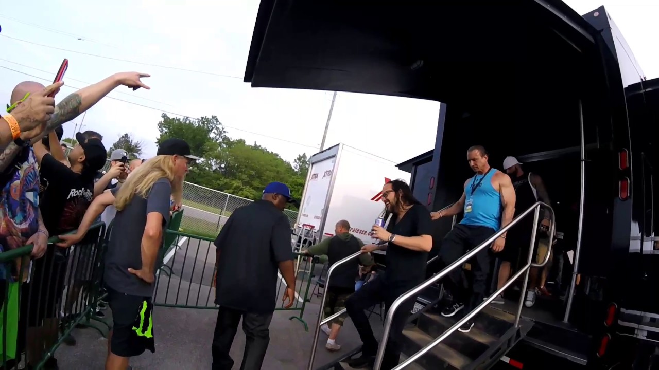 Korn's ( Jonathan Davis ) coming down from autograph signing ...