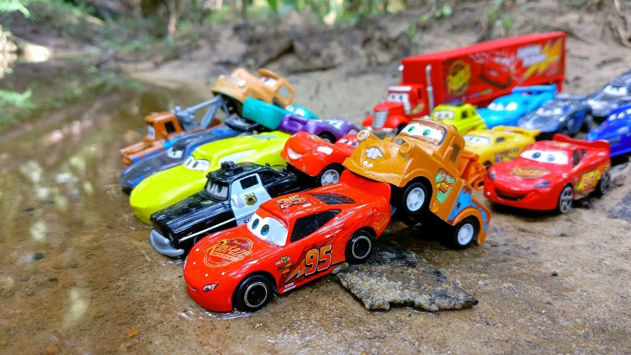 playing with lighting McQueen Cars 3 and Disney Pixar Cars friends ...
