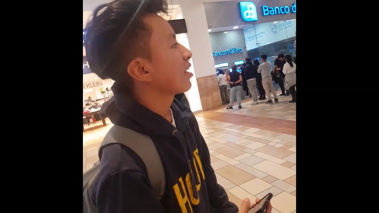 Broma echandome PEDOS en público 😅😅 - YouTube