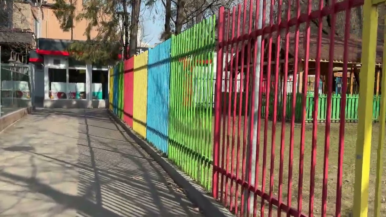 Apple iPhone 17e, 4K Video Sample (Colors)
