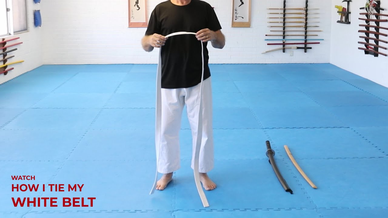 How I tie my white belt - YouTube