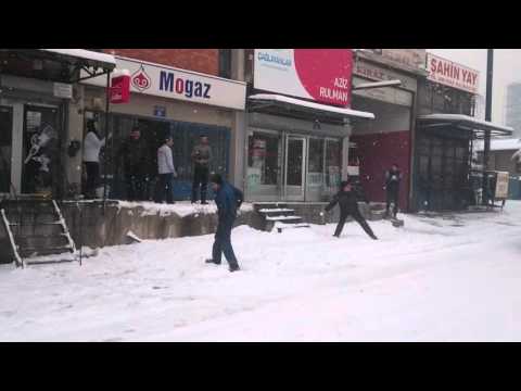 Anı makına kartopu savaşı