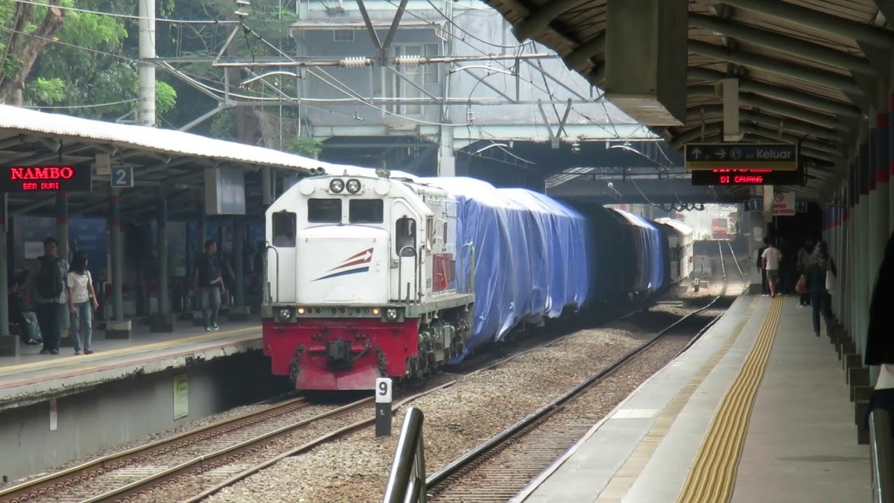 KLB kereta Terpal Biru isinya KRL EA203 ARS Railink Soekarno-Hatta [KRL ...