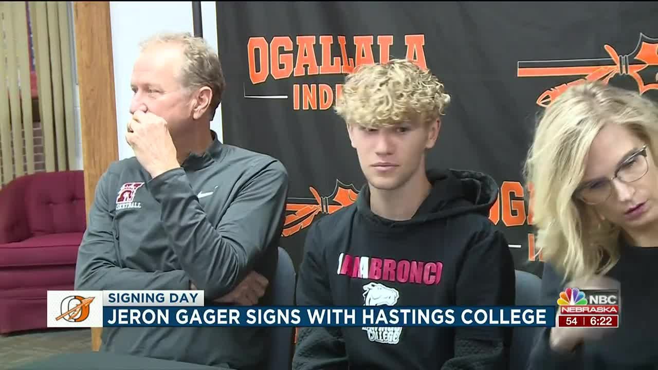 Jeron Gager signs with Hastings - YouTube