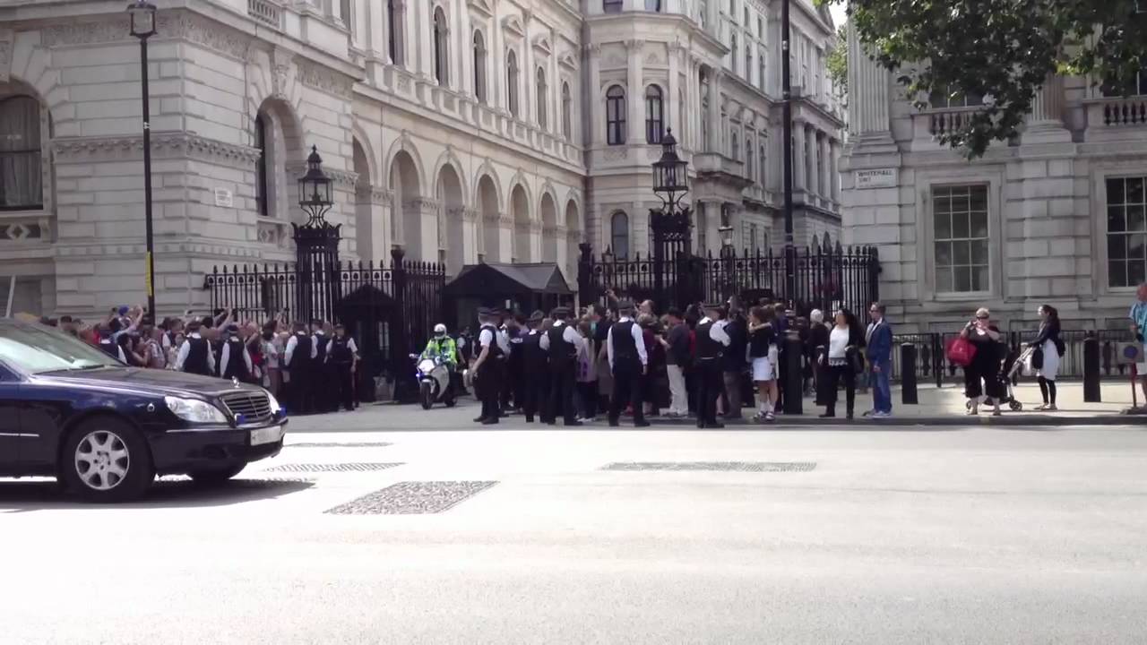 Vladimir Putin motorcade - YouTube