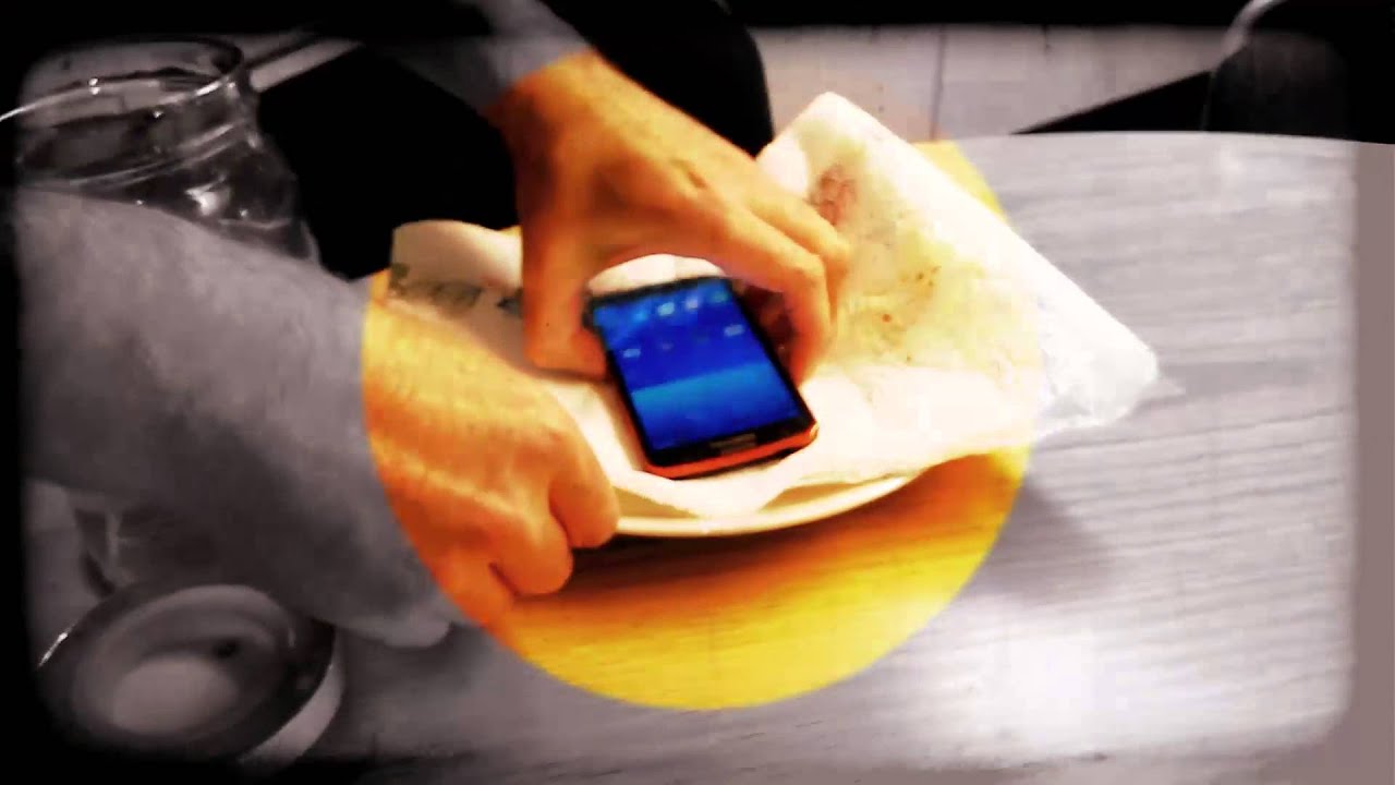 Katshing hårdtestar Samsung Galaxy S4 Active - YouTube