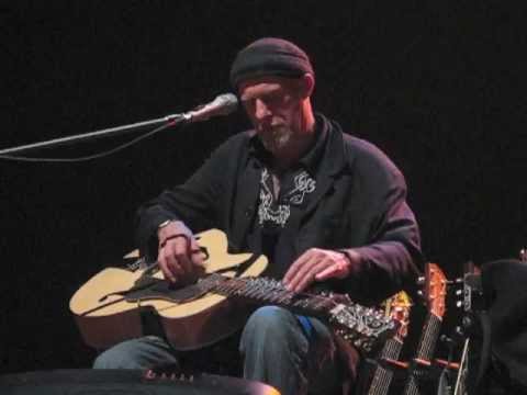 Harry Manx - Raga Nat Bharjav - Live - YouTube