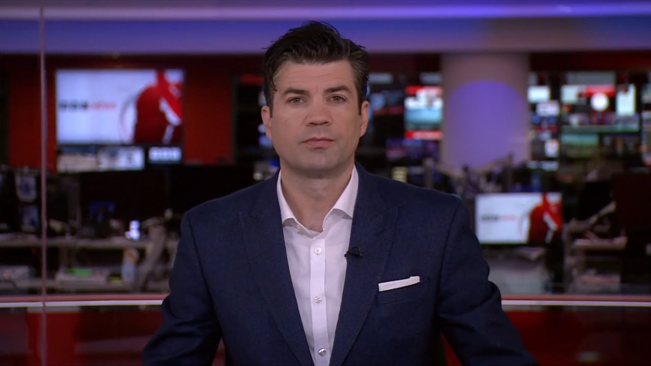 BBC News (with Lewis Vaughan Jones) 09BST - 4 August 2024 - YouTube