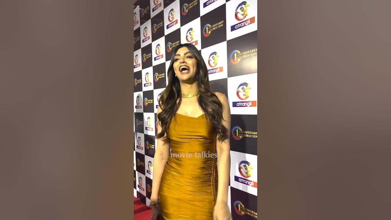 Akanksha Puri With Laughing Looks Sexy In Yellow At Atrangi Ott