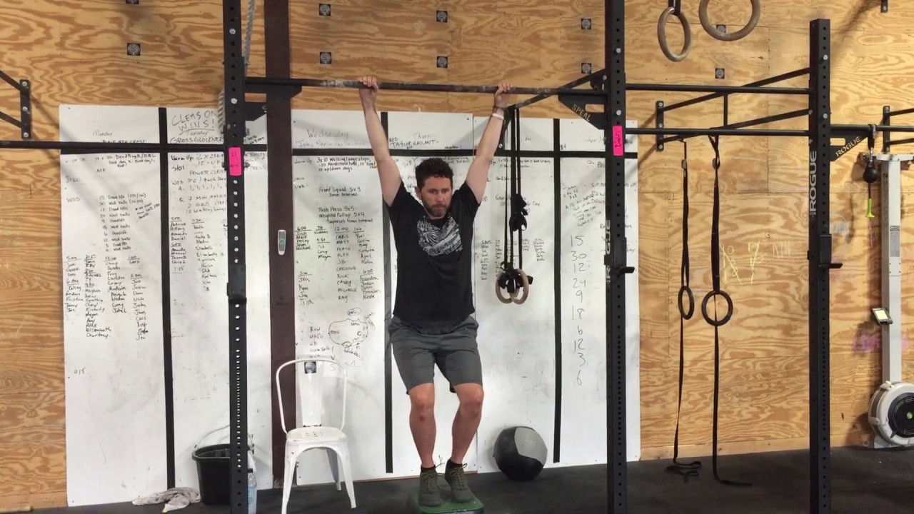Pull Up Bar Shoulder Stretch - YouTube