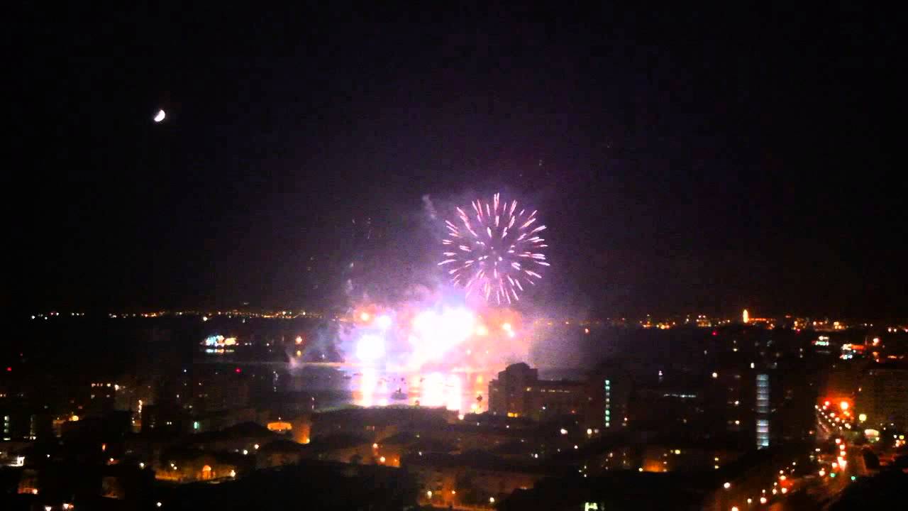 GIBRALTAR NATIONAL DAY 2013 FIREWORKS - YouTube