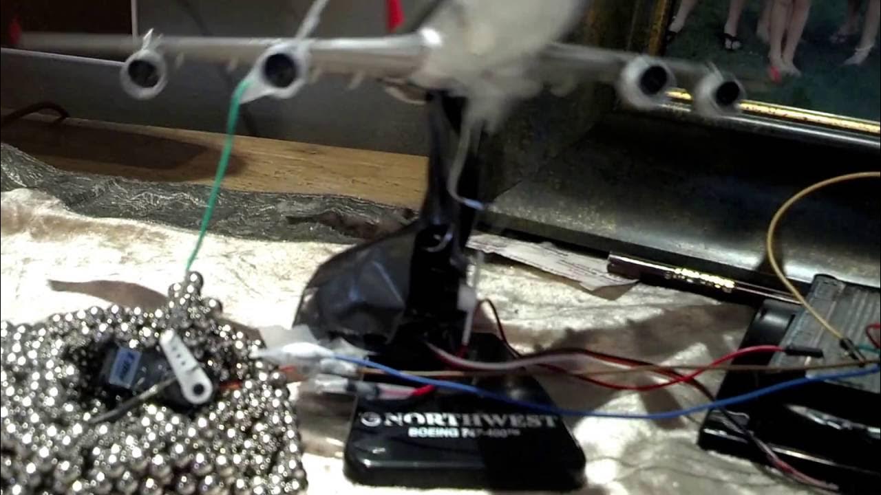 Model AirPlane servo and arduino - YouTube