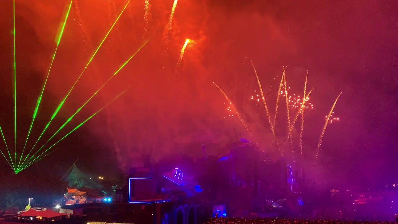 Dimitri Vegas & Like Mike vs Steve Aoki (3 Are Legend) l Tomorrowland ...
