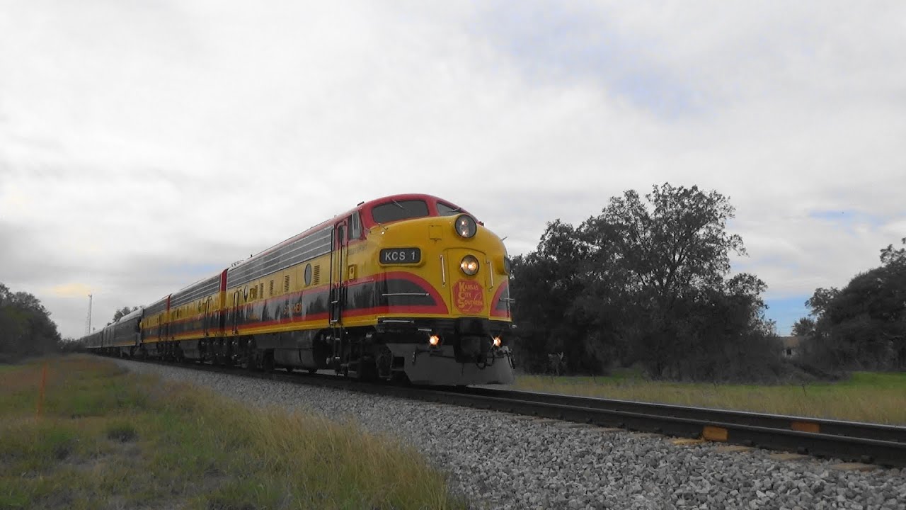 KCS Holiday Express OCS Train Flys through Inez, TX. 12/2/15 - YouTube