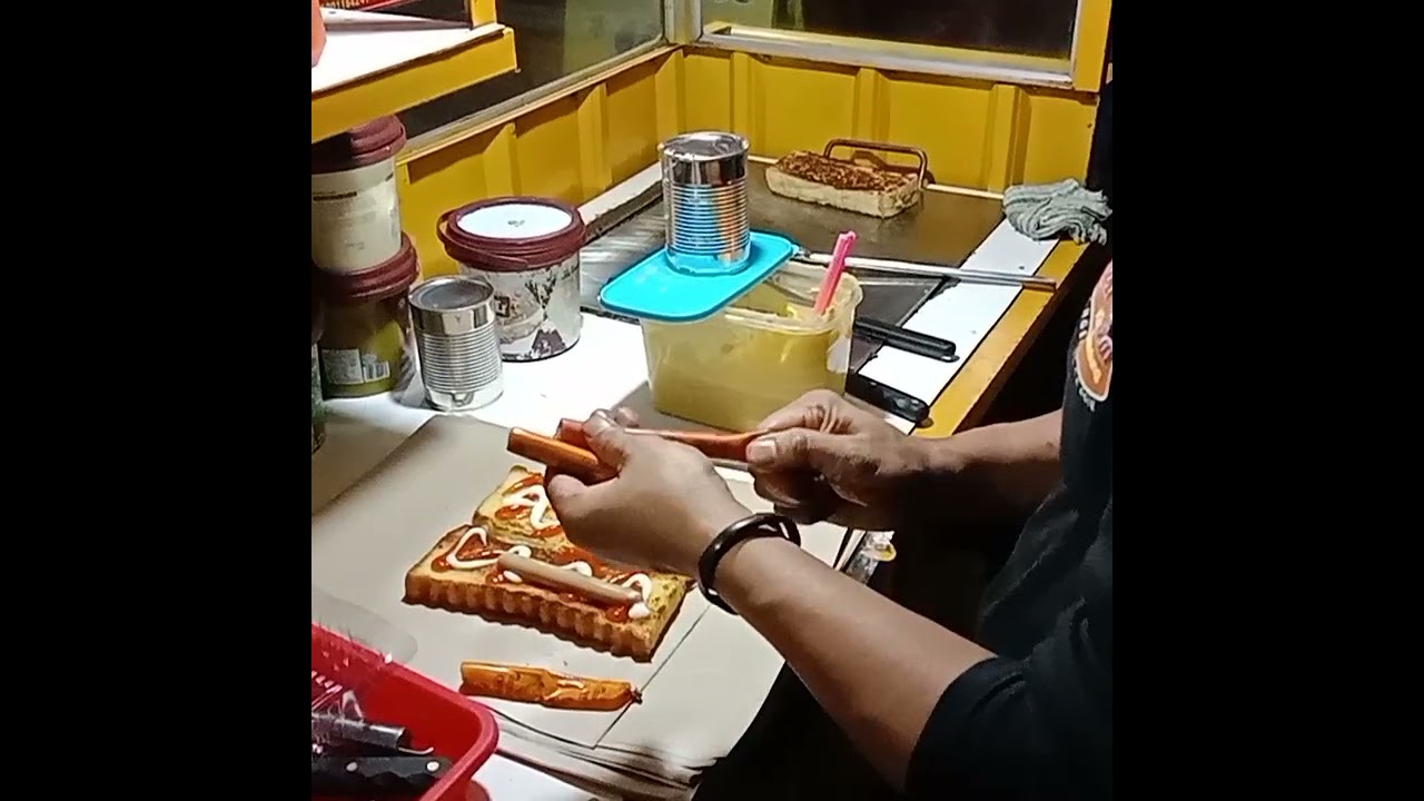 roti pedas sosis abon keju - YouTube