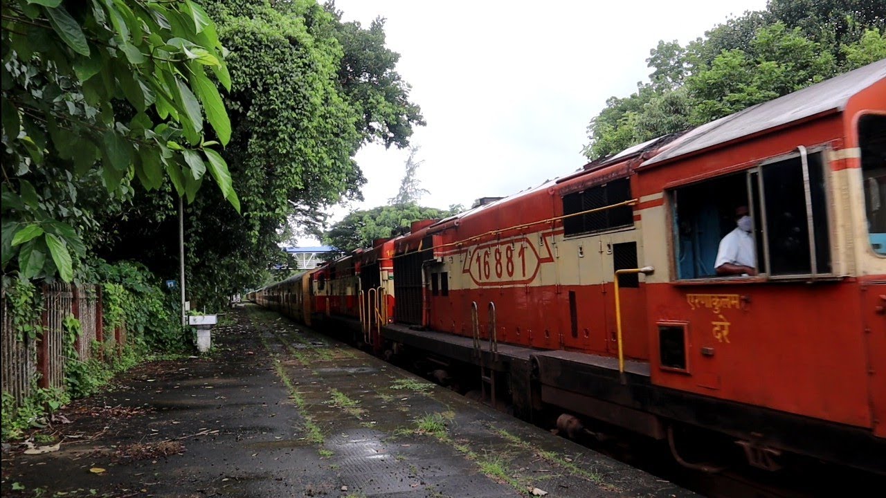 Guruvayur Punalur Express arrives at Kundara railway station | Indian ...