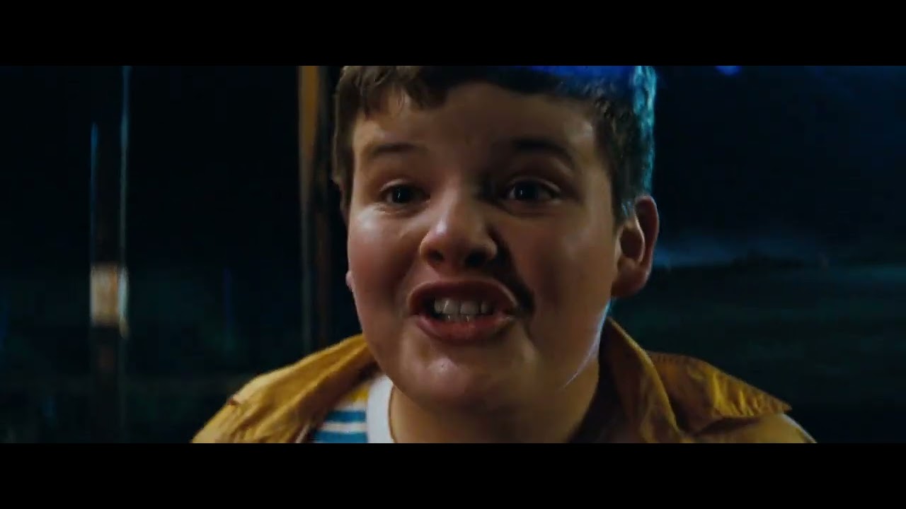 Super 8 - Joe, Charles and the Camera/Train Scene (2011) - YouTube
