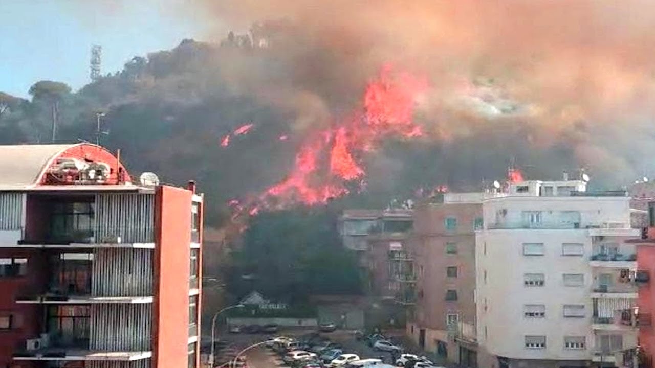 Evacuation! A major fire has reached the Madrid city of Loeches! Spain ...