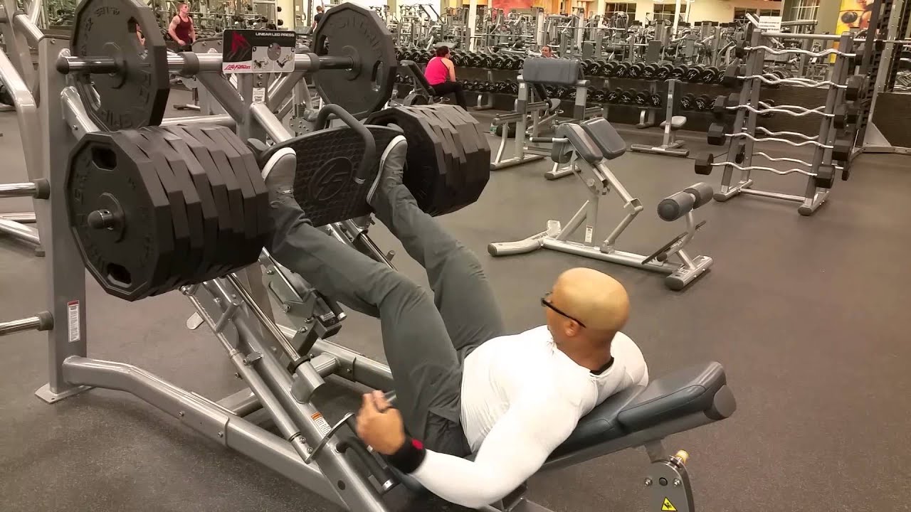 Deep leg press 810lbs×10reps - YouTube