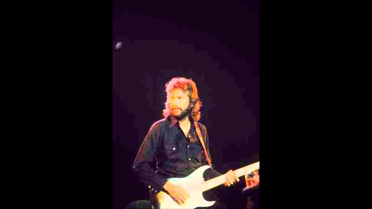 Eric Clapton Badge 1976 11 12 - YouTube